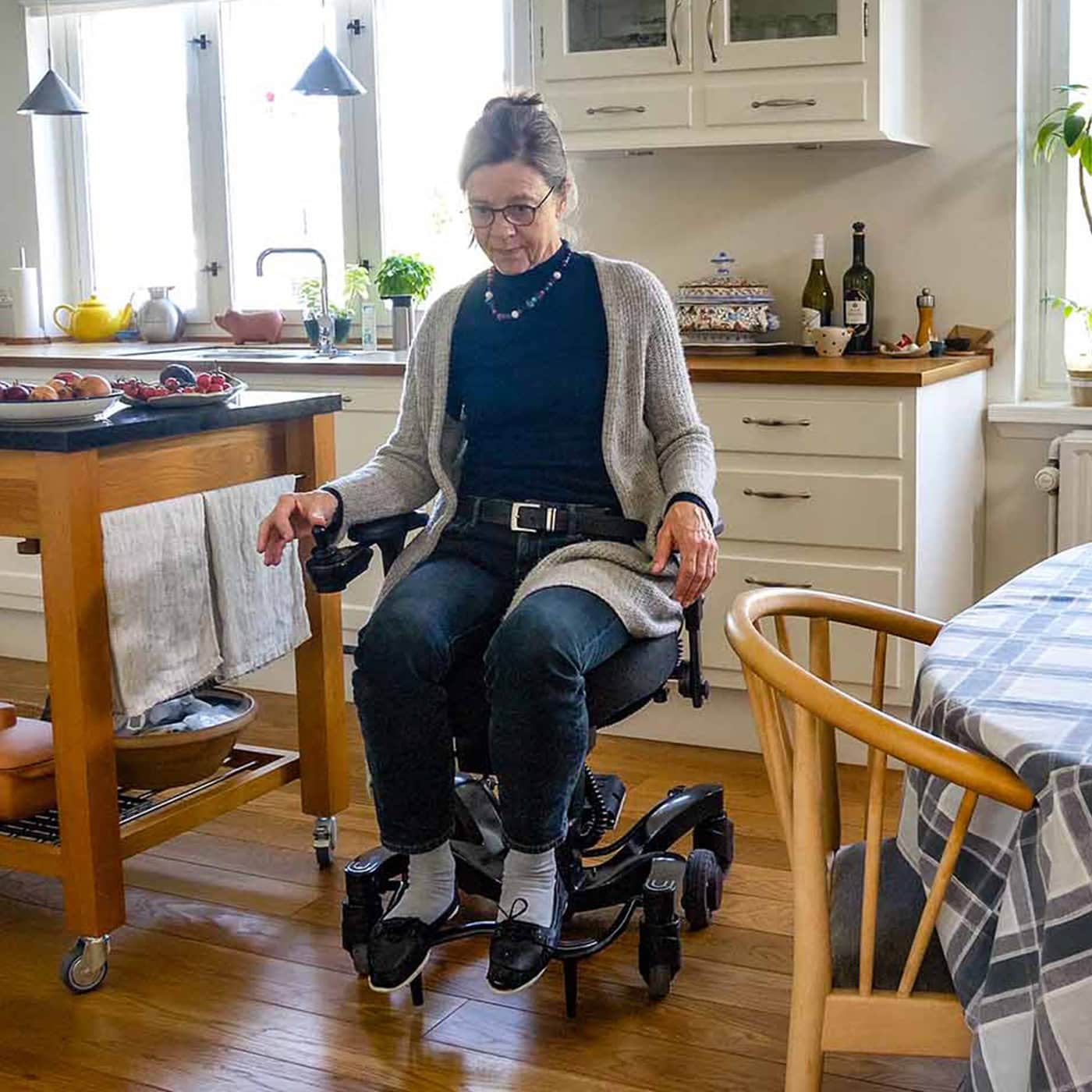 Best Kitchen Chair with Casters for Cooking | Only from VELA